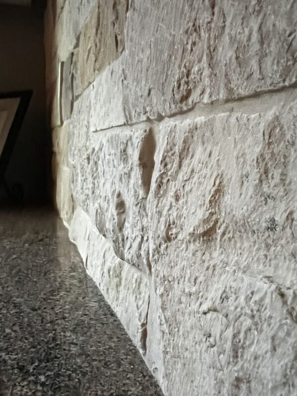 Cottage Cut Travertine Stone Veneer - Stoneyard®