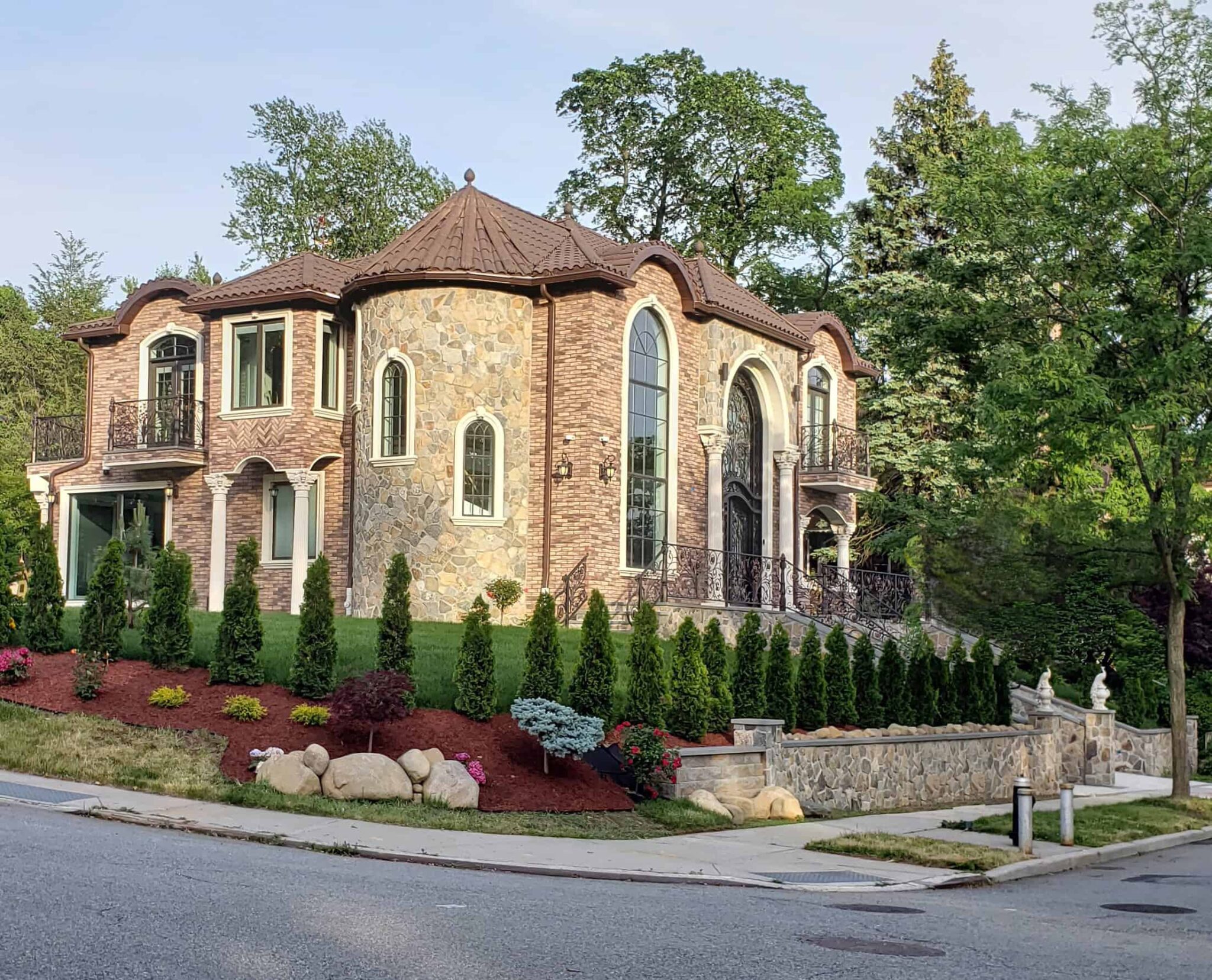 Where Brick, Stone Veneer and Neoclassical Architecture Meet - Stoneyard