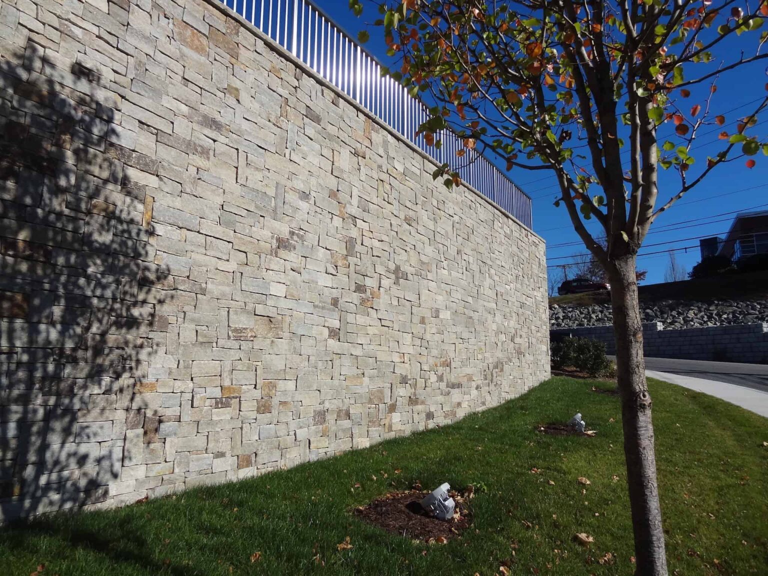 Bonefish Grill with Colonial Tan Siding - Stoneyard