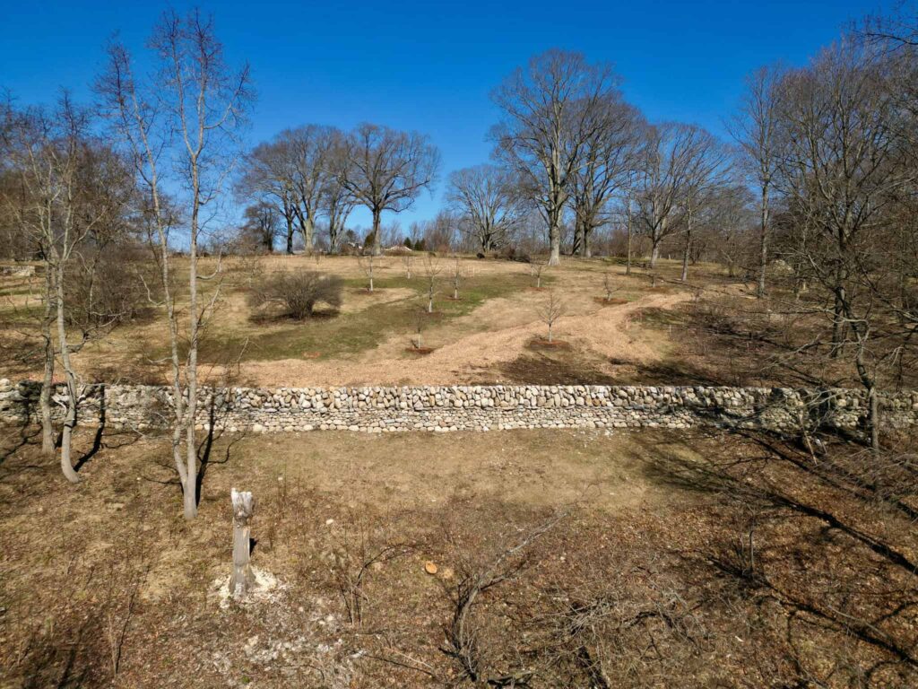 Standing Stone Walls with Boston Blend Wallstone - Stoneyard