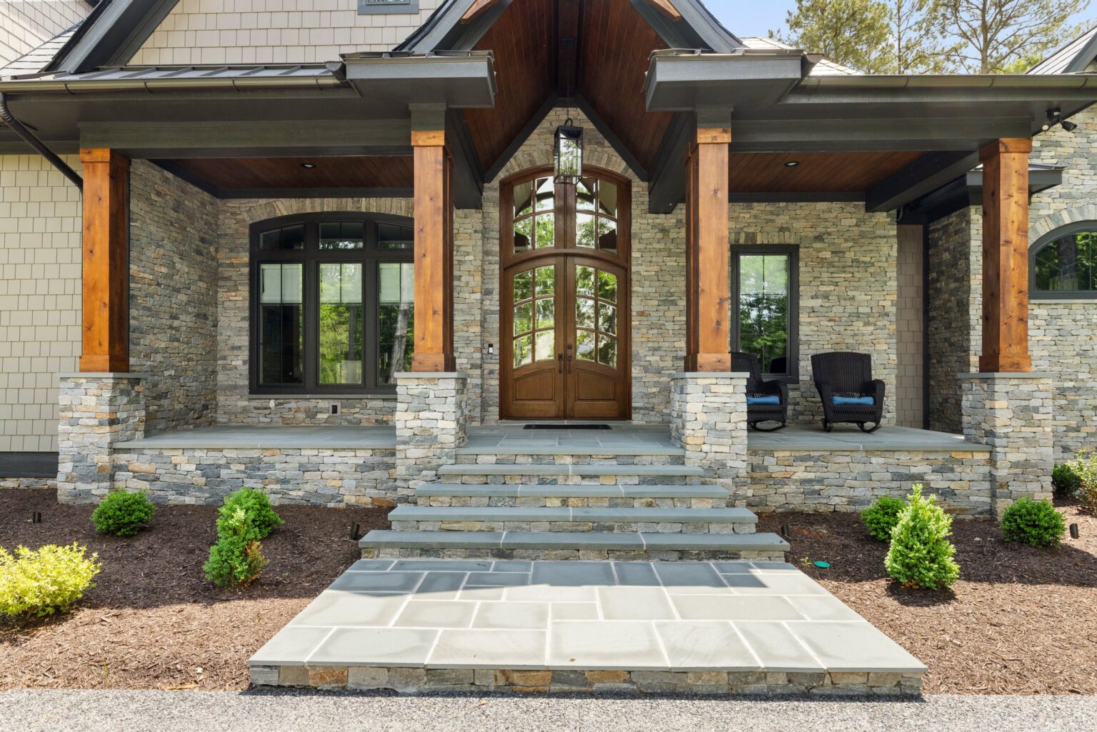 Boston Blend Round Thin Veneer Tour of Stone on Pallets Ready to Cut ...